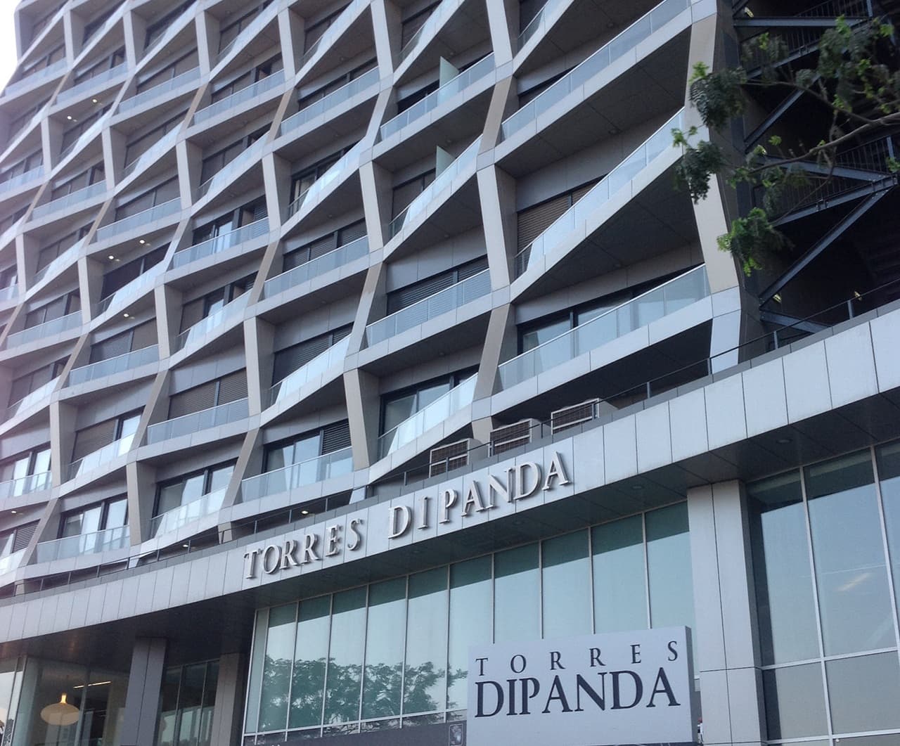 Torres Dipanda, Angola - Revigrés